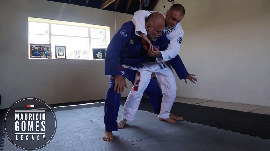 Bear Hug Defence 4 – Mauricio Gomes BJJ