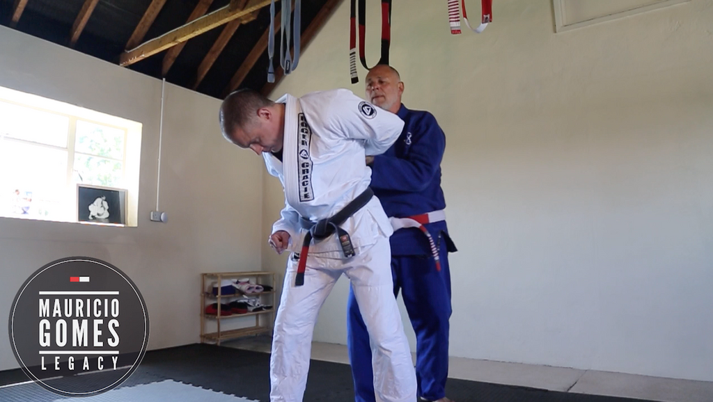 Standing Headlock Defence 1 – Mauricio Gomes BJJ