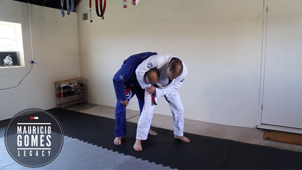 Standing Headlock Defence 2 – Mauricio Gomes BJJ